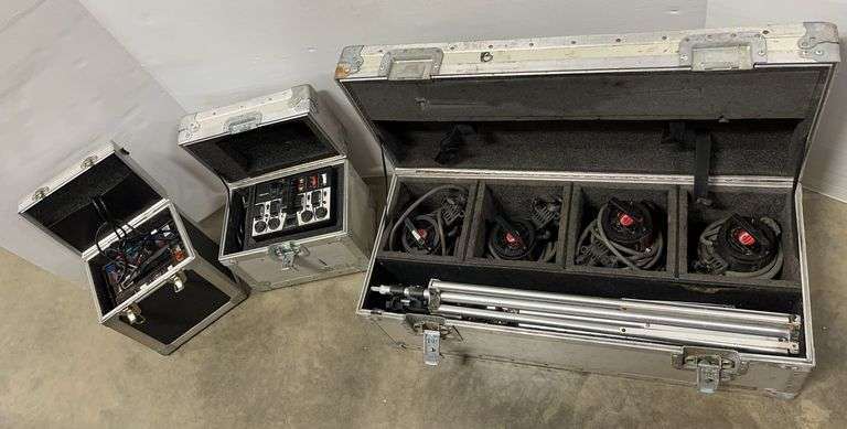 Stage light with (3) cases, up to 35"W case - Albrecht Auction Service