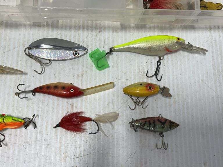 (24) Fishing lures, floater, divers, spoons (Cleos), and flat fish, all ...