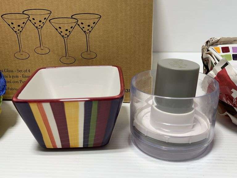 Pampered Chef Items, includes: (4) Dots Martini Glasses, (4) Simple ...