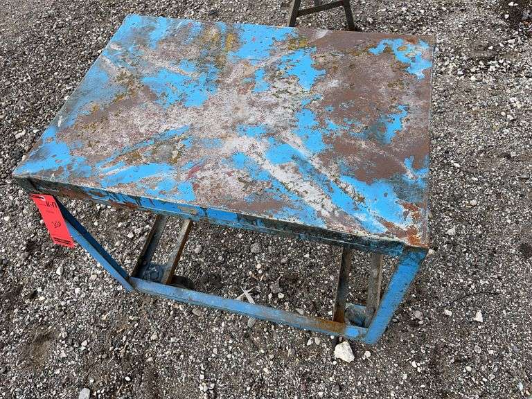 Blue metal cart, 30" x 21" x 31" - Albrecht Auction Service