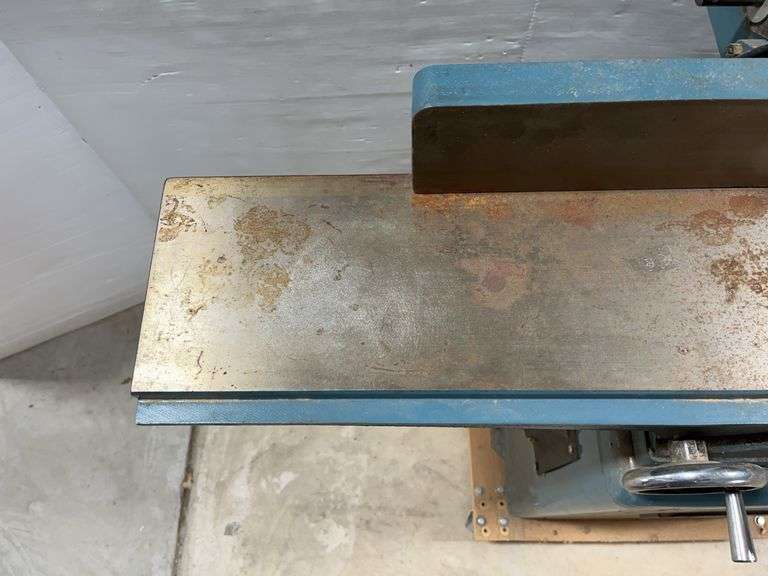 JET 6" jointer, bed- 6" x 46", chip port accepts a standard 4" dust ...