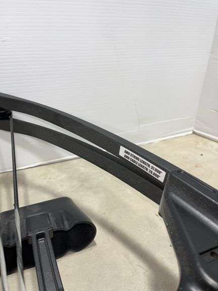 Barnett Wildcat C5 crossbow with Barnett Easy-Load cranking handle ...
