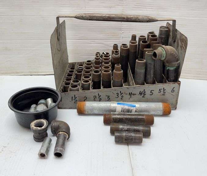 1" to 6" Fittings in a Holder - Albrecht Auction Service