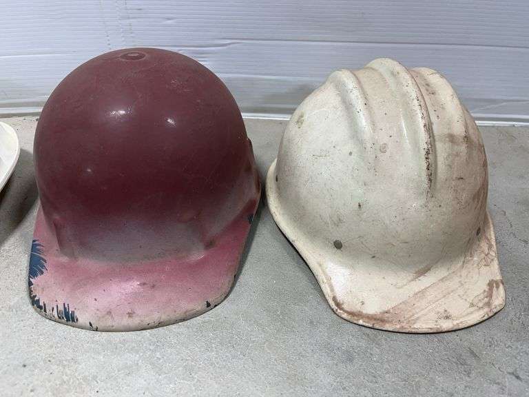 (4) Hard hats, unknown sizes, have wear - Albrecht Auction Service