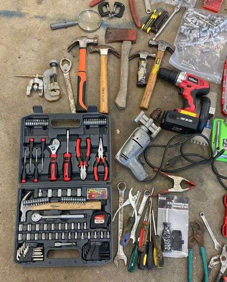 Cordless and electric drills, sockets, new socket sets, tape measures ...