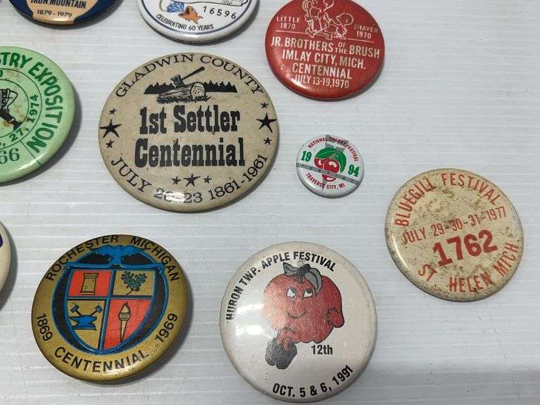 Group of (17) Michigan Festival and event pinback buttons, includes ...