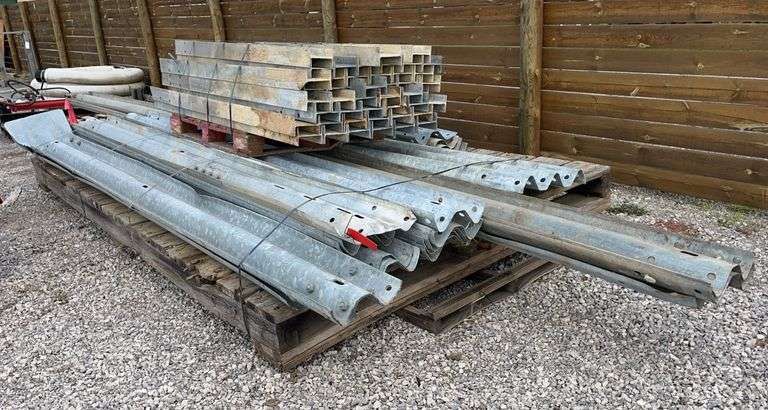 Various guard rails, include: (4) Straight 7'L, (3) Straight 26'L, (12) Straight 15'L, (2 ...