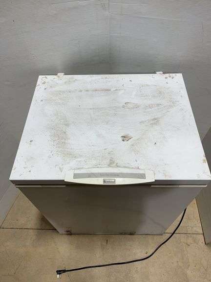 Kenmore heavy duty freezer, 27"W x 23"D x 34"H, nice - Albrecht Auction ...