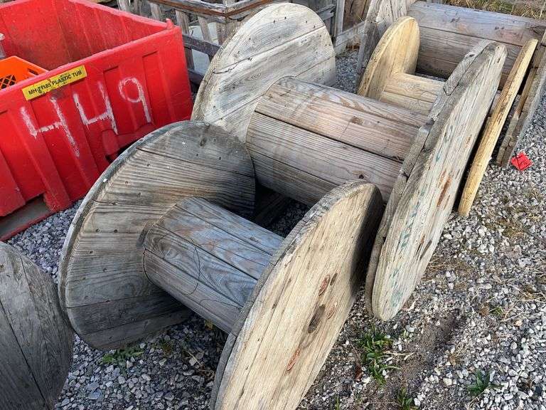 (5) Wooden wire reels, various sizes, all good - Albrecht Auction Service