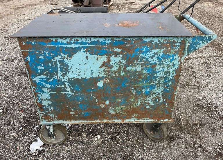 All metal Pontiac motors, machinist tool cart, 12-metal drawers ...