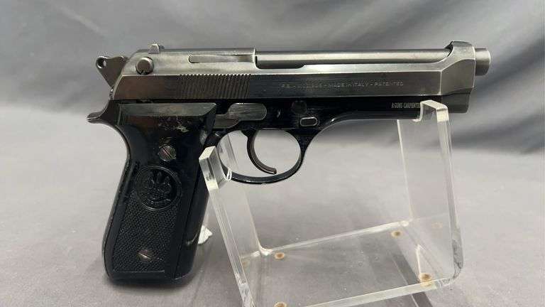 Beretta 92S, Semi-Auto, 9mm, with (3) Mags, Mag Loader, and Case ...