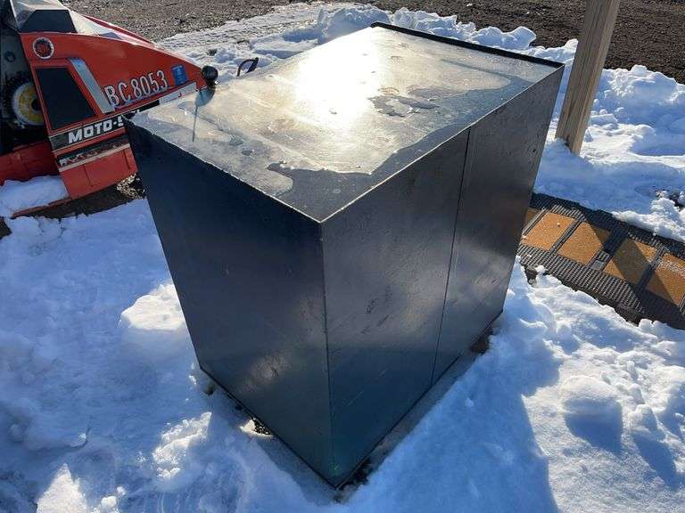 Kennedy tool box, 29" x 20" x 33", oily and greasy - Albrecht Auction ...