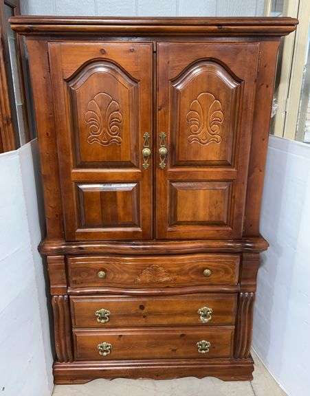 Samuel Lawrence Furniture three drawer dresser with hutch,39 1/2"W x 22 ...