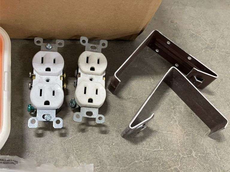 Electrical items, includes: Bag of wire connectors with two ports ...
