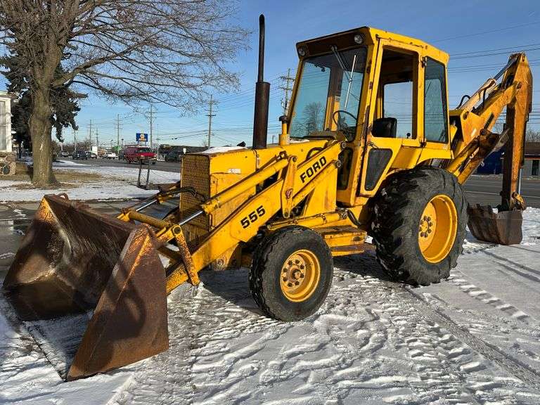 Ford 555 Cab Loader Backhoe - Albrecht Auction Service