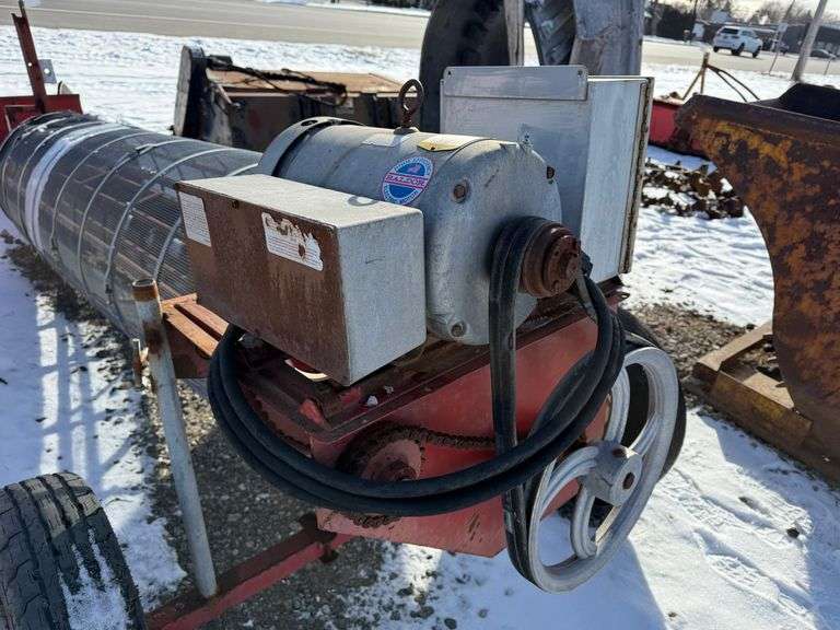 Feterl Grain Cleaner with Electric Motor - Albrecht Auction Service