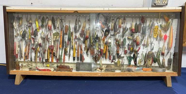 Counter display of approx. (100 to 150) Vintage fishing lures and ...