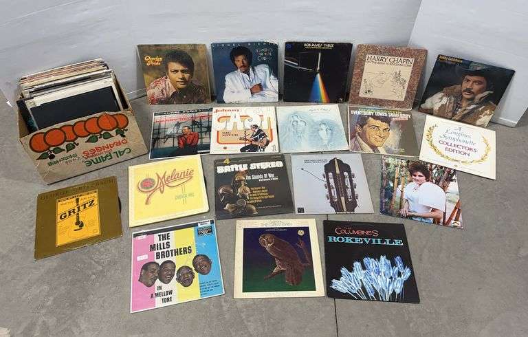 Over (55) Vinyl music records - Albrecht Auction Service