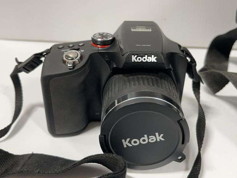 Kodak EasyShare Max Z990 full HD camera with case, case has a small ...