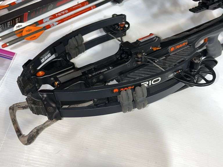 Ravin R10 crossbow, new string cables, (6) Bolts, Promium front rest ...
