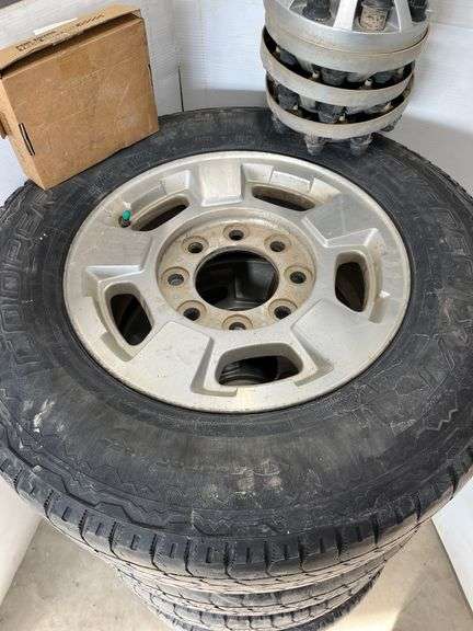 Rims, 17", came off a 2015 Sierra 2500, 8x180 bolt pattern with center ...