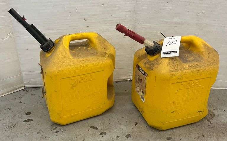 Pair of 5-Gallon Diesel Cans, Plastic - Albrecht Auction Service
