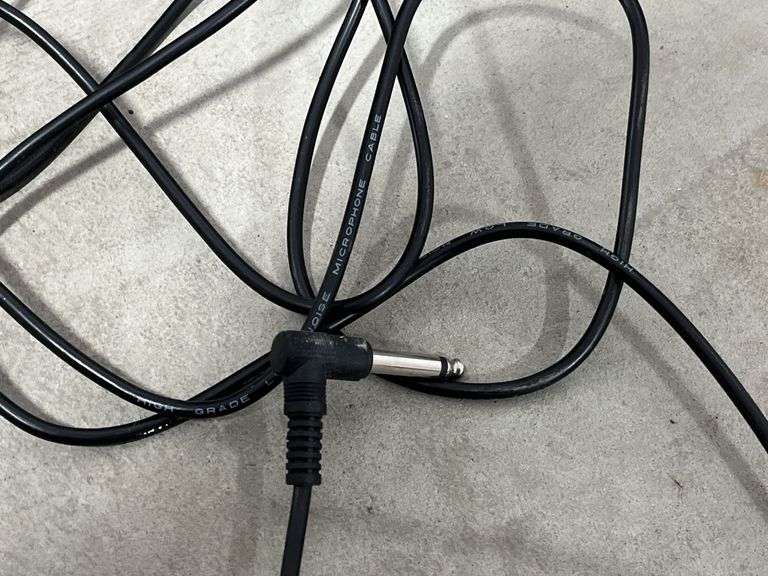 Crafter mandolin with gig bag and AMP, up to 29"L, works as it should ...