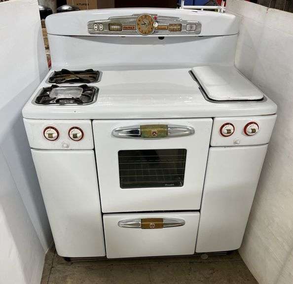 Antique porcelain tappan deluxe gas stove, 40"W x 30"D x 46"H, some ...