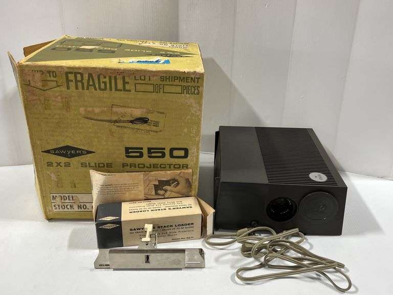 Sawyer's 550A 2x2 slide projector with cords, comes in the original box ...