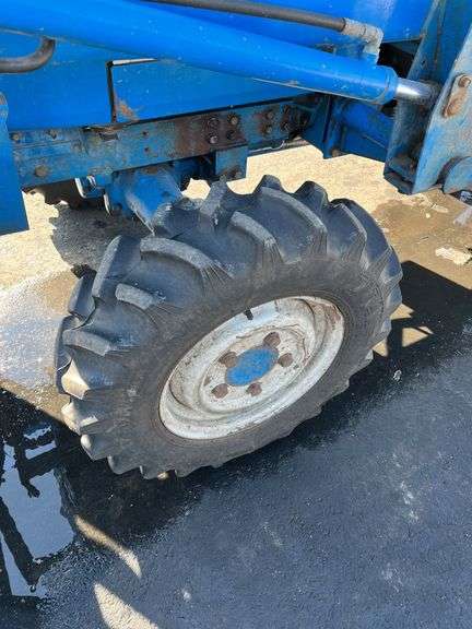 Ford 1720 compact tractor, 4x4, comes with loader, clutch replaced 100 ...