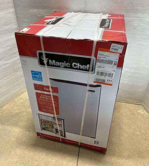 Magic Chef compact refrigerator with freezer compartment, 4.5 Cu. Ft ...