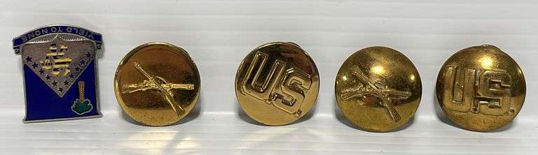 US Army military police gold colored round pin, uniform set, 1"; (2 ...