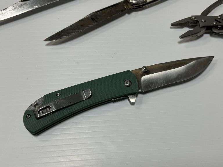 Assorted knives, includes: (8) Sharpeners, straight razor, micro pliers ...