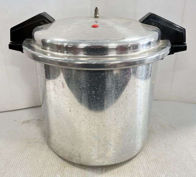 Mirro pressure canner, 12", complete, used - Albrecht Auction Service
