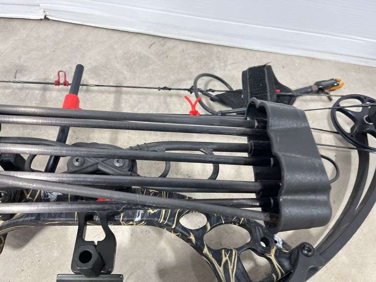 PSE compound bow with quiver, (7) arrows, and release, everything works ...