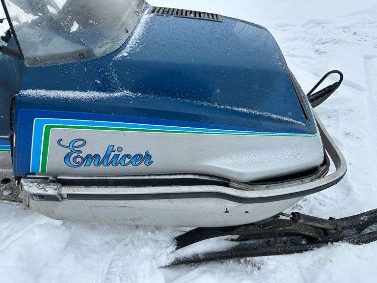 Yamaha Enticer 300 snowmobile, twin cylinder, serial no. 8T5-043670 ...