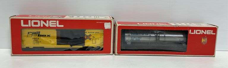 Lionel railbox car, 9767; Chevron tank car 9153, approx. 10"L ...