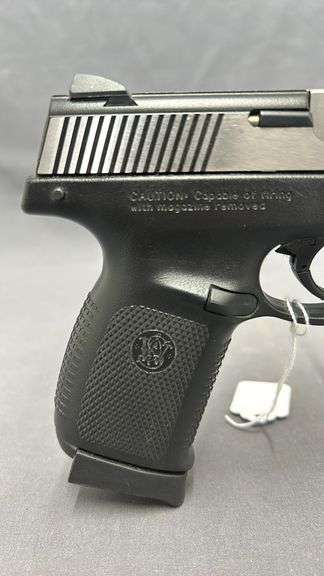 Smith & Wesson SW40VE, .40 S&W, with (4) 14-Round Mags, Hard Case ...