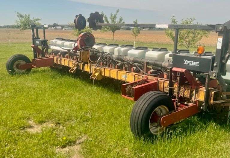 White 3-Point Planter with 5100 Units, 13-20" Row with Yetter Markers ...