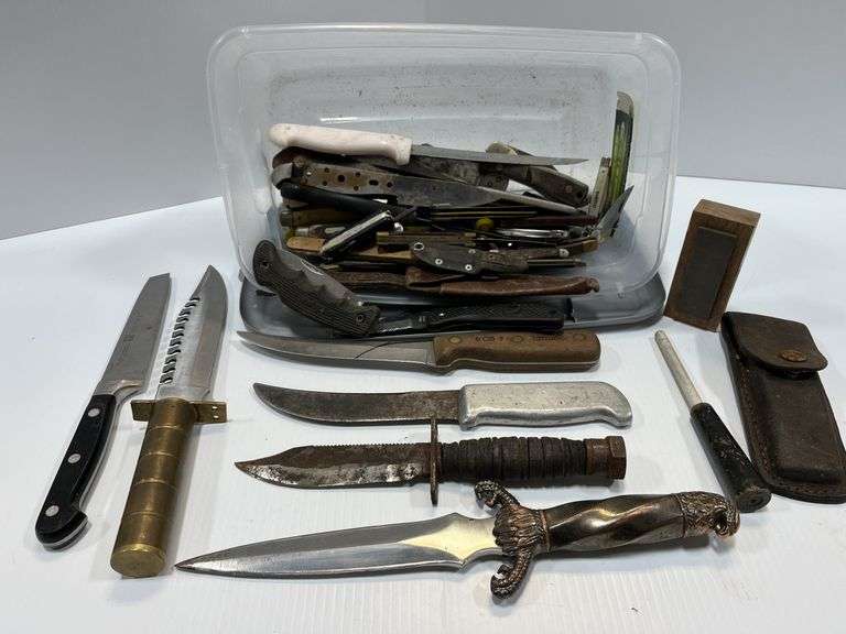 Assorted knives, up to 12"L overall - Albrecht Auction Service