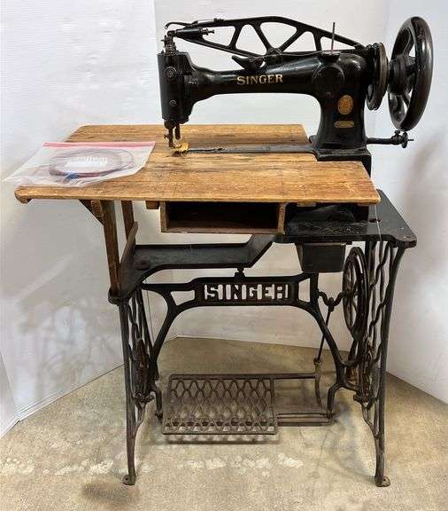 Singer Industrial leather shoe patcher sewing machine with treadle and ...