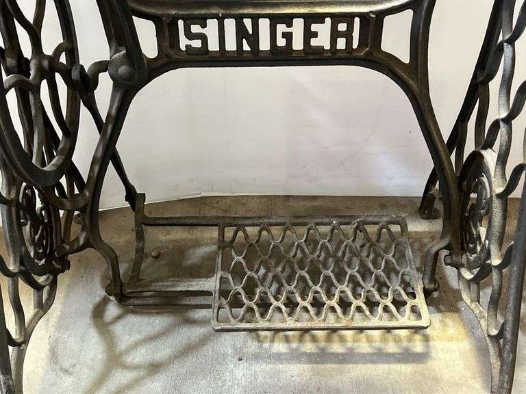 Singer Industrial leather cylinder arm sewing machine with treadle ...