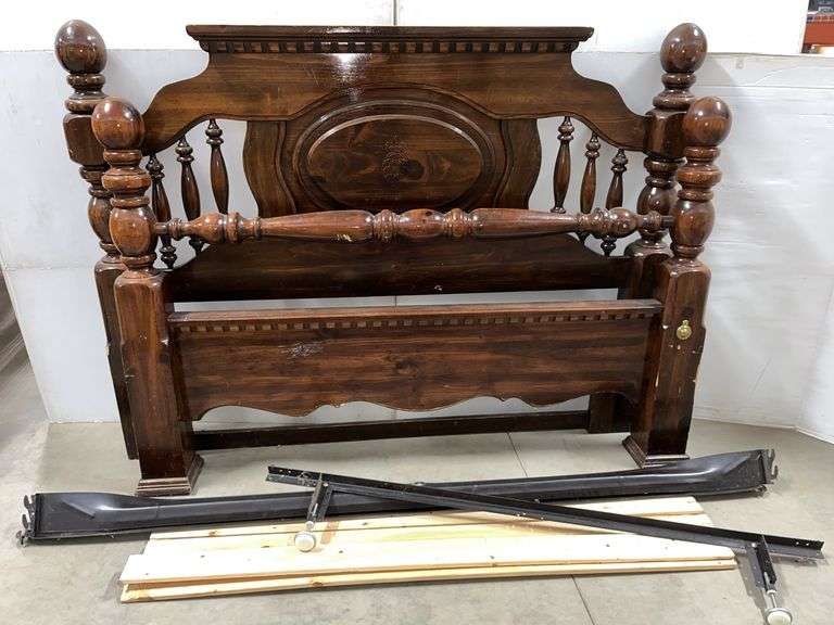 Pineapple post queen/full bed, headboard, footboard, metal rails and ...