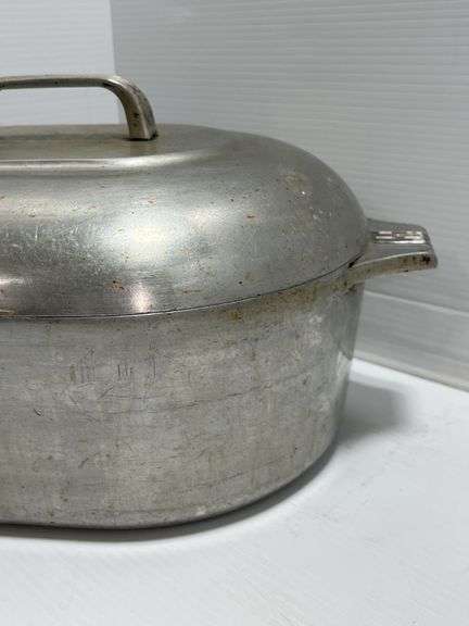 Wagner Ware Roaster, 15 1/2"W - Albrecht Auction Service