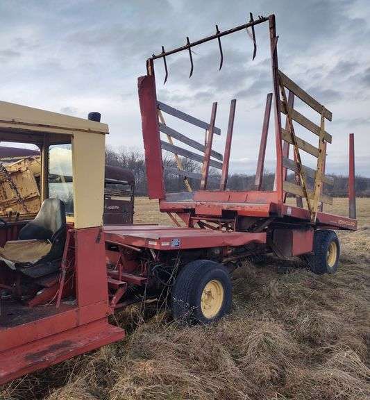 New Holland Stack Cruiser 1048, Ford 362 V8 Engine, 4-Speed with Hi and ...