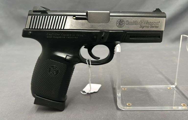 Smith & Wesson SW40VE, .40 S&W, with (4) 14-Round Mags, Hard Case ...
