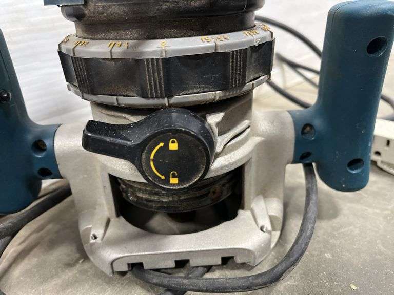 RYOBI 2 HP router with 1/2" collet in box of assorted hardware, router ...