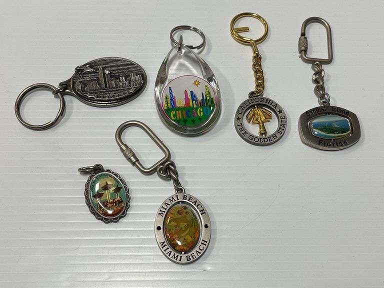 Souvenir keychains, includes: Miami Beach, Dallas, California, Chicago ...