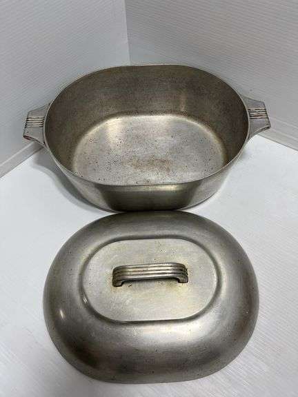 Wagner Ware Roaster, 15 1/2"W - Albrecht Auction Service