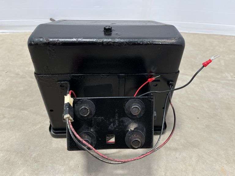 AM/FM Fender mount radio, looks to be in good condition - Albrecht ...